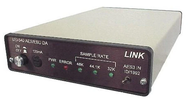 AES/EBU Digital Audio Distribution Amp. 1 x 8 • Link Electronics